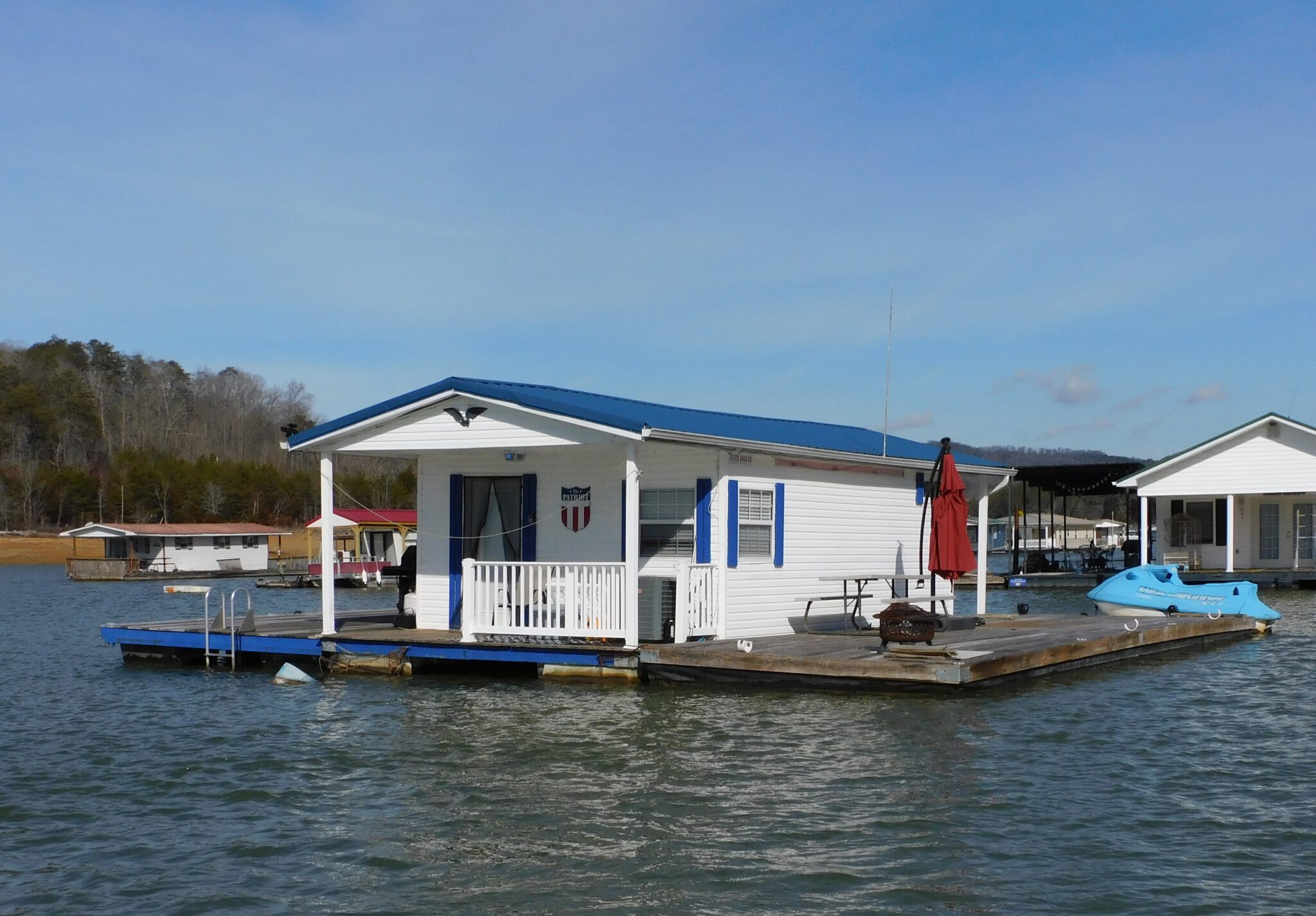 Floating Home Rentals – Straight Creek Marina